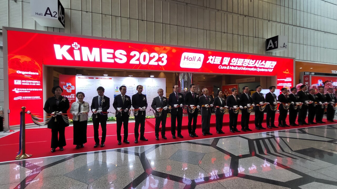첫날부터 붐비는 'KIMES 2023'…23일부터 나흘간 대장정